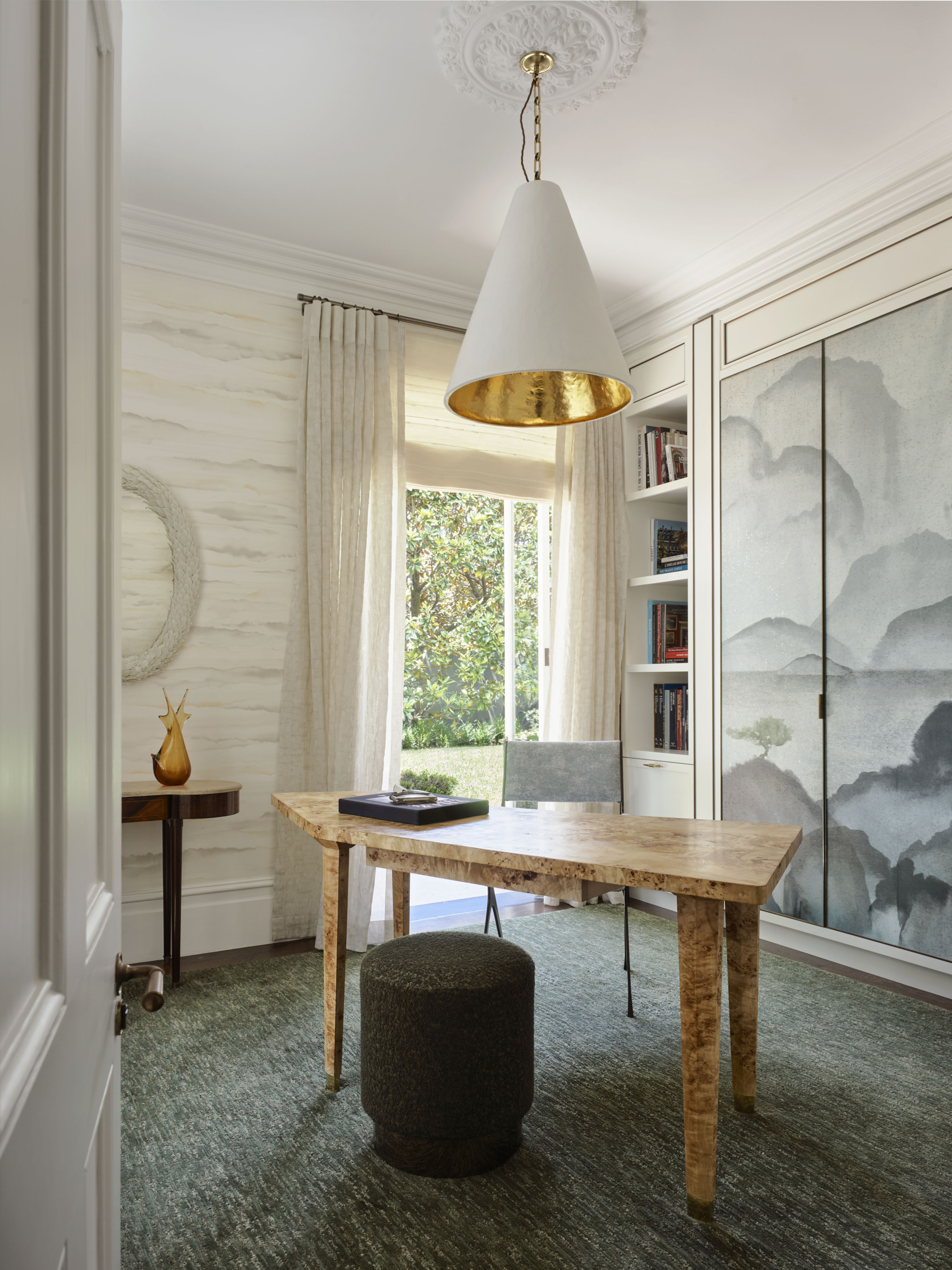 Traditional Interior Design Meets Modernity - Step Into this Gorgeous ...